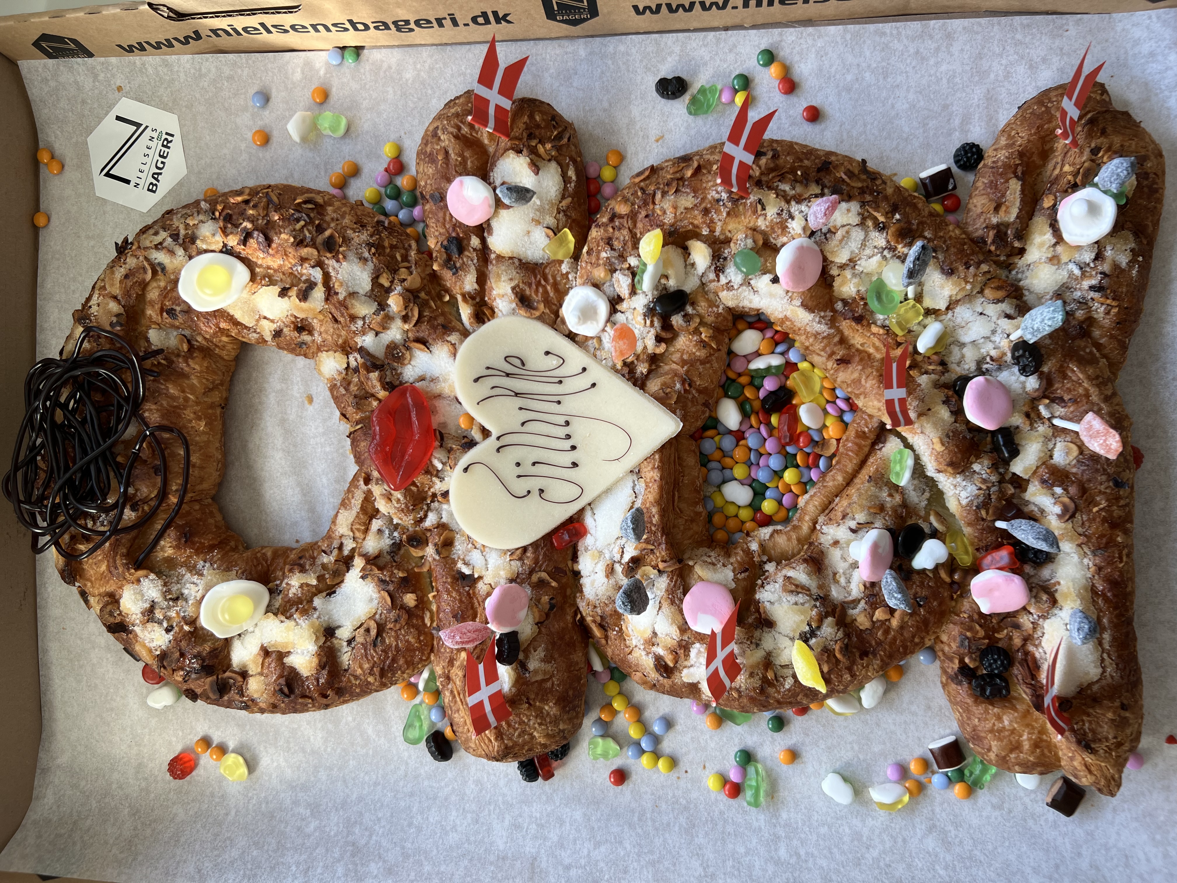 Wienerbrød m/marcipan kagemand/pige | nielsensbageri.dk